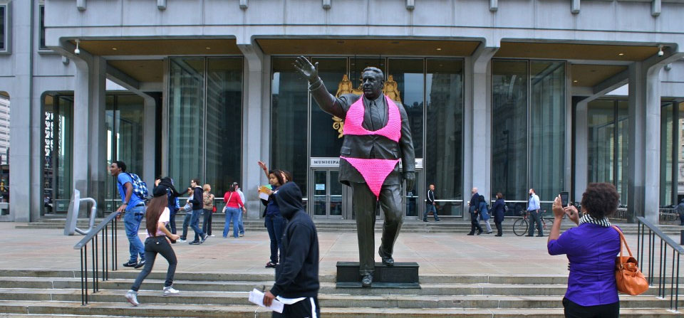 Philadelphia Mayor Frank Rizzo Gets Yarnbombed | ishknits